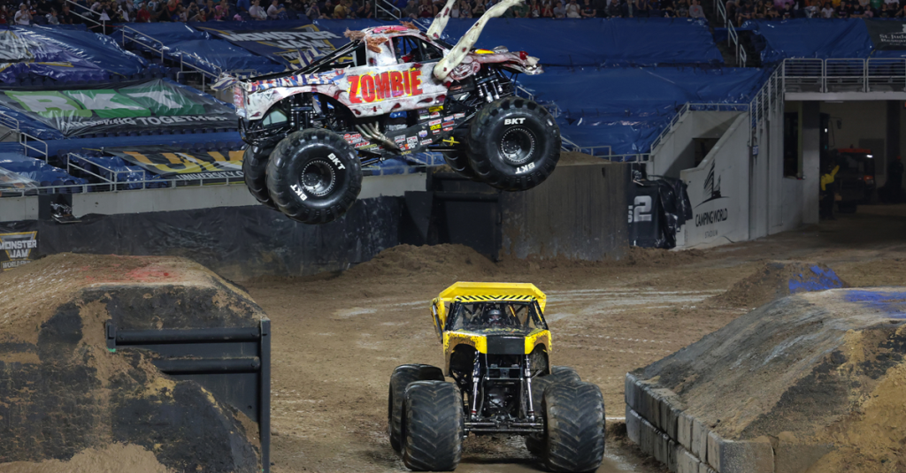 Over-Under Bridge Returns for Superstar Challenge! | Monster Jam®