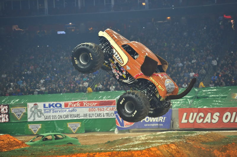 Monster Mutt Takes the Early Series Lead | Monster Jam®