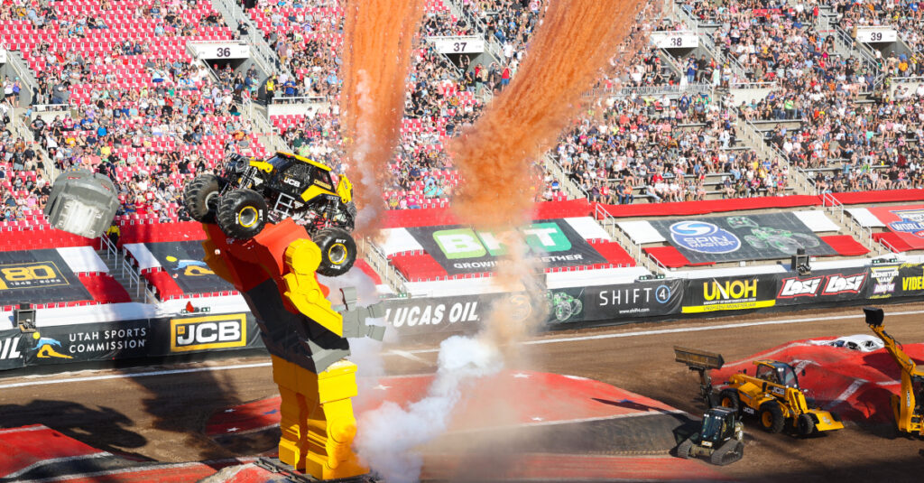 Saturday Action Kicks off with JCB DIGatron Spin Master Smashbot Stunt ...