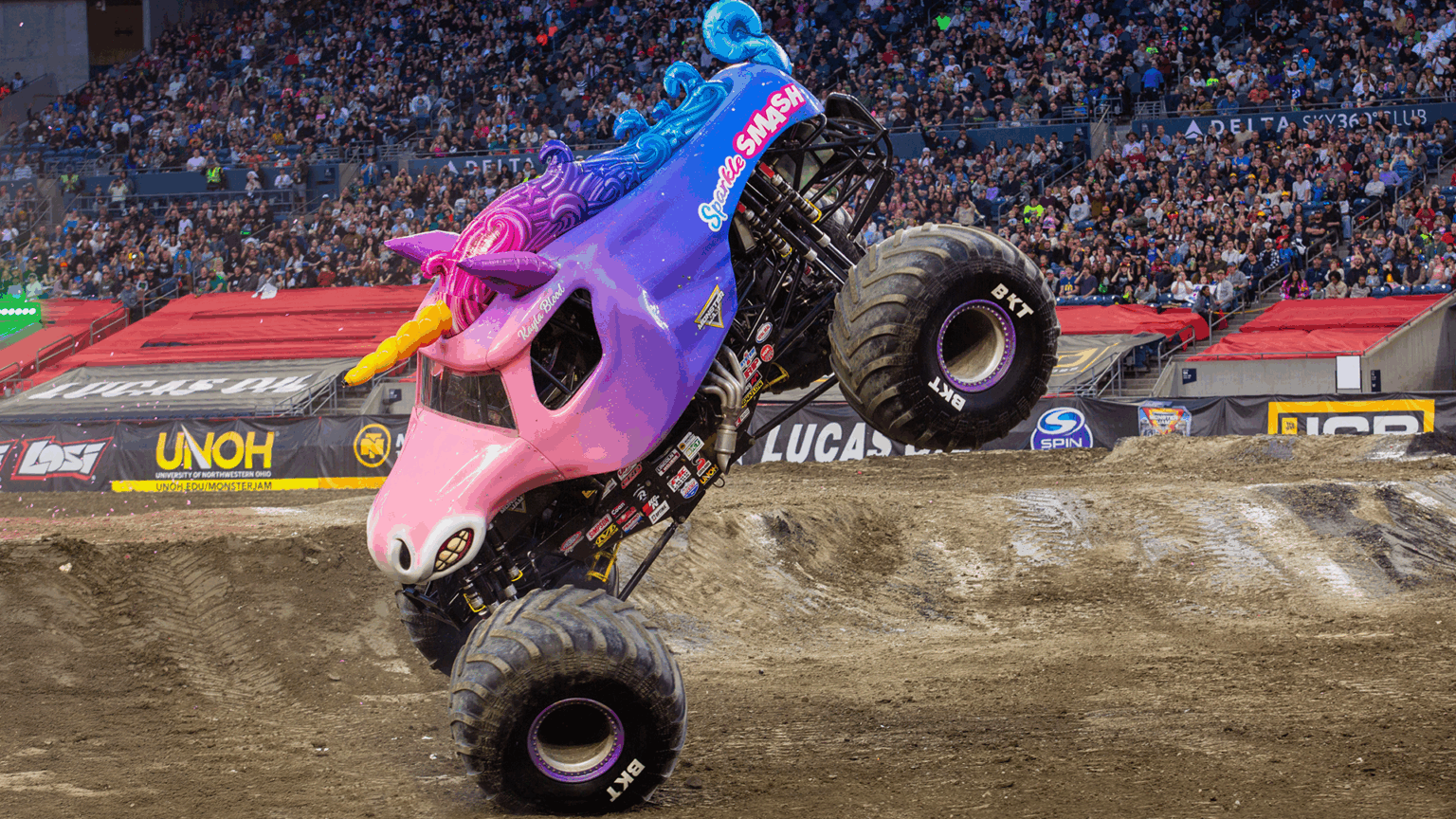Sparkle Smash Bash Rolls on in Arlington | News | Monster Jam®